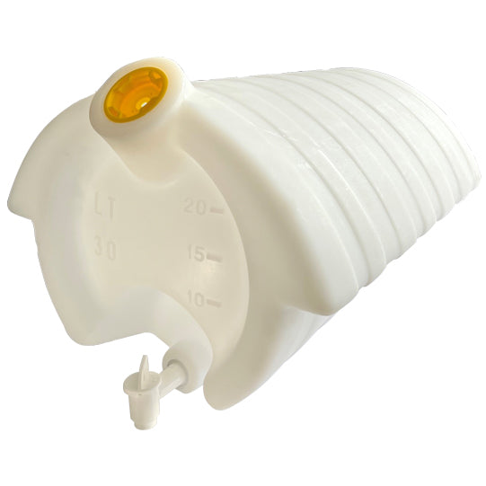 Plastic water tank, 32 litres, filler neck, drain tap – Suer Nordics Oy
